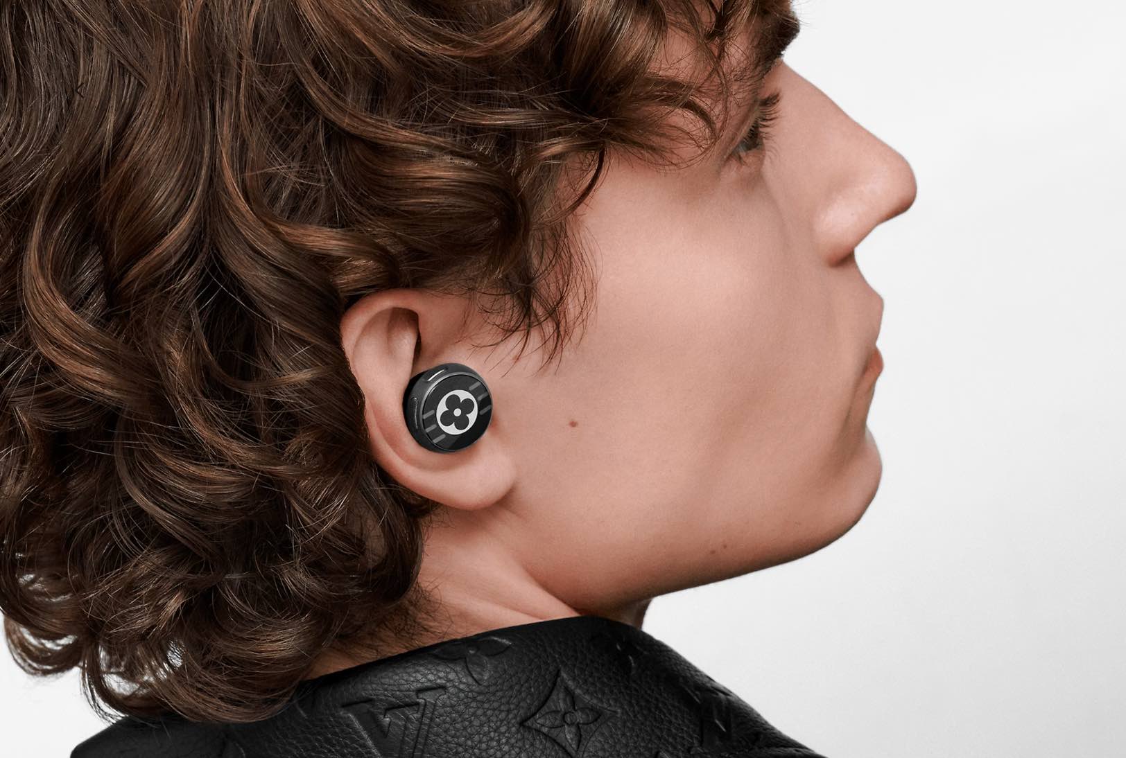 Louis Vuitton Horizon Light-Up Earphones: The Fashionable Way of sound